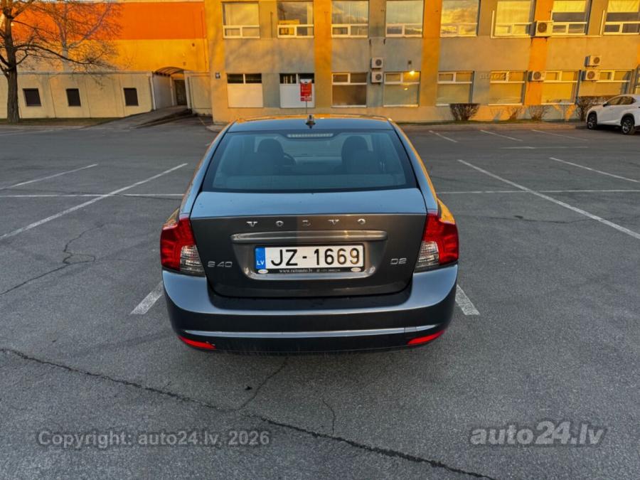 Pelēks Volvo S40 2011 Rīga, ar dzinēja tilpumu 1.60 L un nobraukumu 299 tūkst. km par 3499 €, foto 4 vietnē AUTOMOTO.COM.LV