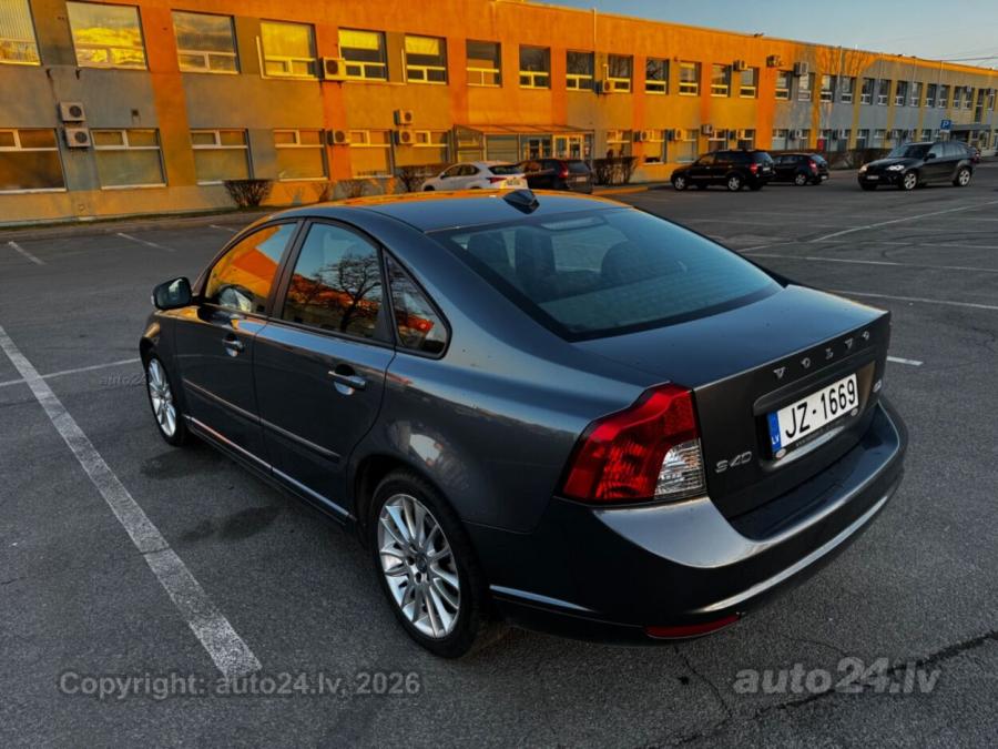 Pelēks Volvo S40 2011 Rīga, ar dzinēja tilpumu 1.60 L un nobraukumu 299 tūkst. km par 3499 €, foto 5 vietnē AUTOMOTO.COM.LV