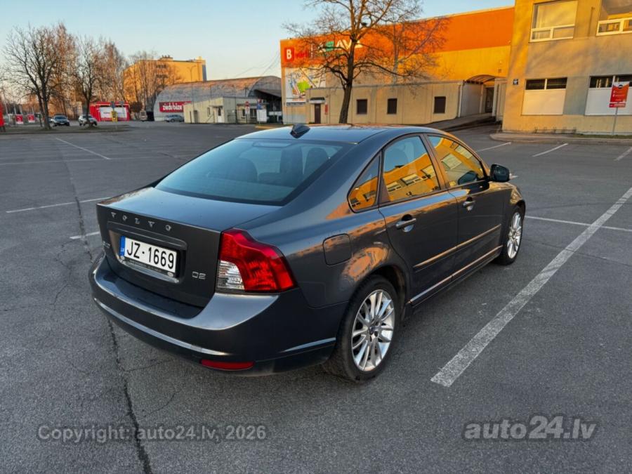 Grey Volvo S40 2011 in Riga, with an engine capacity of 1.60 L and mileage of 299 thousand km for 3499 €, photo 3 on AUTOMOTO.COM.LV