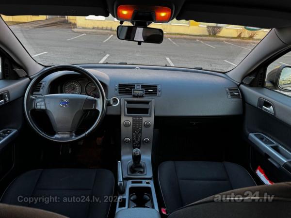 Grey Volvo S40 2011 in Riga, with an engine capacity of 1.60 L and mileage of 299 thousand km for 3499 €, photo 11 on AUTOMOTO.COM.LV