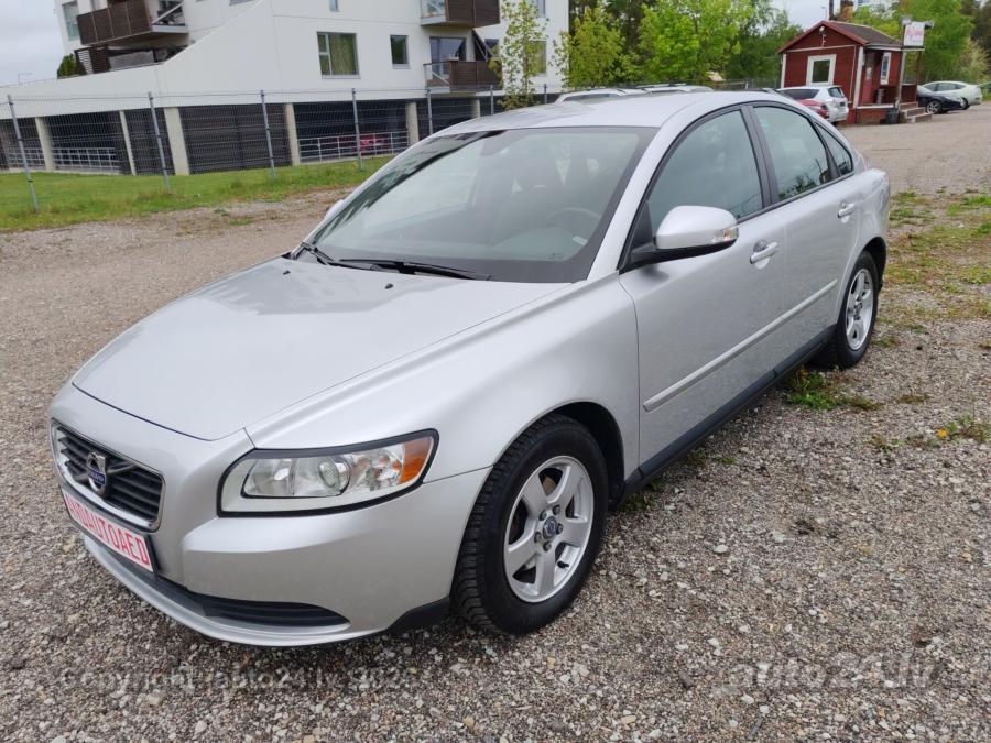 Pelēks Volvo S40 2011 Tallina, ar dzinēja tilpumu 1.60 L un nobraukumu 200 tūkst. km par 4999 €, foto 1 vietnē AUTOMOTO.COM.LV
