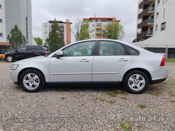 Grey Volvo S40 2011 in Tallinn, with an engine capacity of 1.60 L and mileage of 200 thousand km for 4999 €, photo 2 on AUTOMOTO.COM.LV