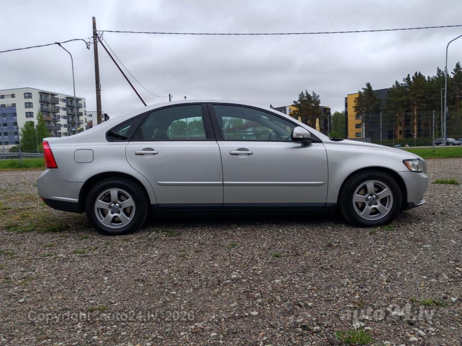 Pelēks Volvo S40 2011 Tallina, ar dzinēja tilpumu 1.60 L un nobraukumu 200 tūkst. km par 4999 €, foto 8 vietnē AUTOMOTO.COM.LV