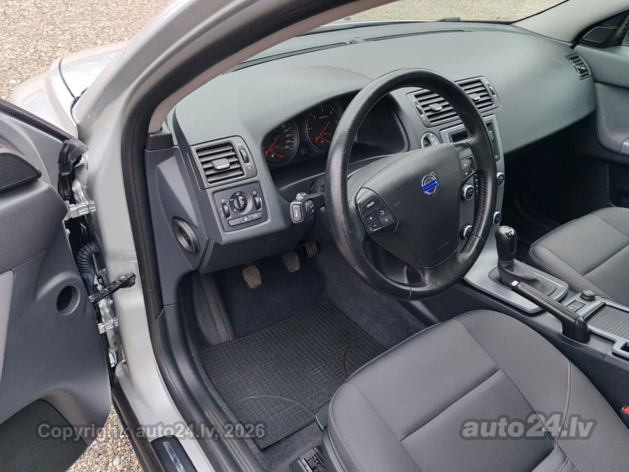 Pelēks Volvo S40 2011 Tallina, ar dzinēja tilpumu 1.60 L un nobraukumu 200 tūkst. km par 4999 €, foto 11 vietnē AUTOMOTO.COM.LV