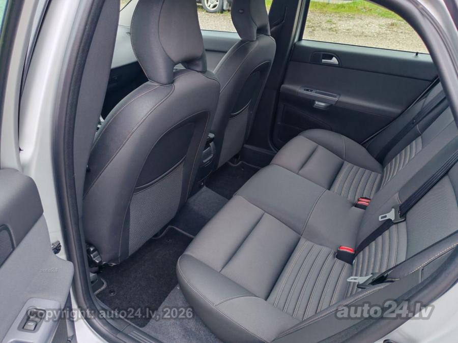 Pelēks Volvo S40 2011 Tallina, ar dzinēja tilpumu 1.60 L un nobraukumu 200 tūkst. km par 4999 €, foto 12 vietnē AUTOMOTO.COM.LV