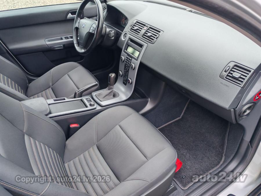 Pelēks Volvo S40 2011 Tallina, ar dzinēja tilpumu 1.60 L un nobraukumu 200 tūkst. km par 4999 €, foto 15 vietnē AUTOMOTO.COM.LV
