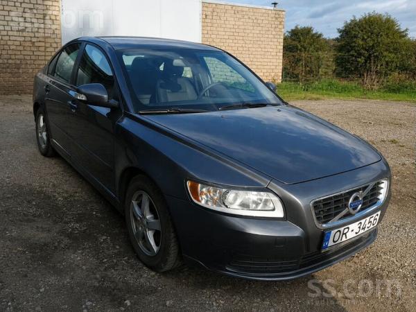 Grey Volvo S40 2011 in Riga, with an engine capacity of 1.60 L and mileage of 248 thousand km for 2990 €, photo 1 on AUTOMOTO.COM.LV