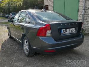 Grey Volvo S40 2011 in Riga, with an engine capacity of 1.60 L and mileage of 248 thousand km for 2990 €, photo 3 on AUTOMOTO.COM.LV
