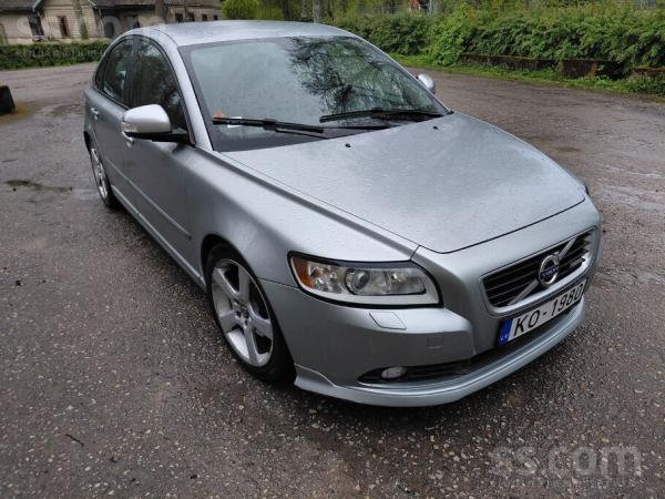 Grey Volvo S40 2012 in Aluksne, with an engine capacity of 1.60 L and mileage of 309 thousand km for 3500 €, photo 1 on AUTOMOTO.COM.LV