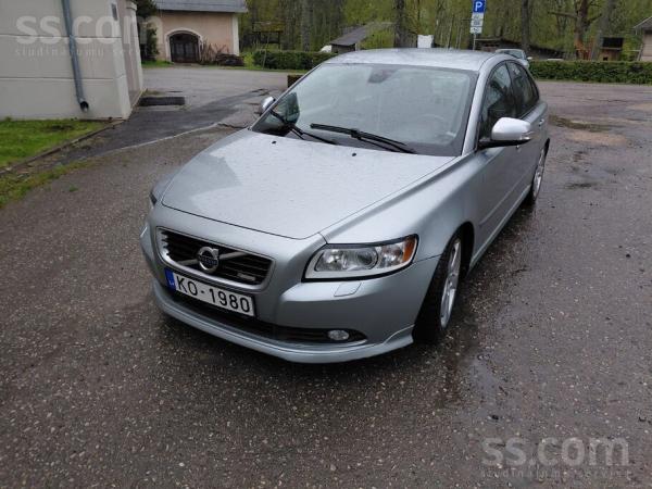 Grey Volvo S40 2012 in Aluksne, with an engine capacity of 1.60 L and mileage of 309 thousand km for 3500 €, photo 4 on AUTOMOTO.COM.LV