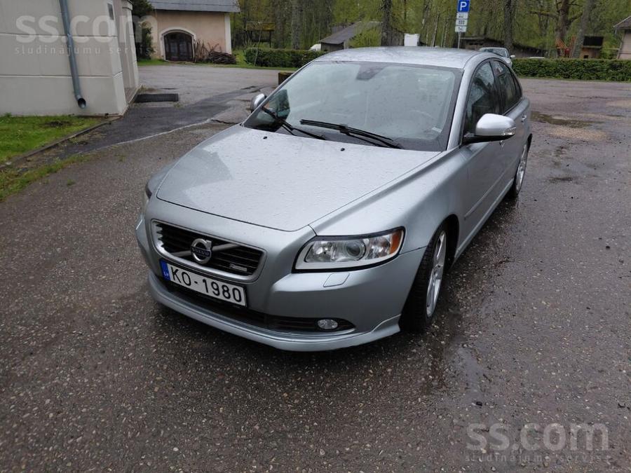 Pelēks Volvo S40 2012 Alūksne, ar dzinēja tilpumu 1.60 L un nobraukumu 309 tūkst. km par 3500 €, foto 4 vietnē AUTOMOTO.COM.LV
