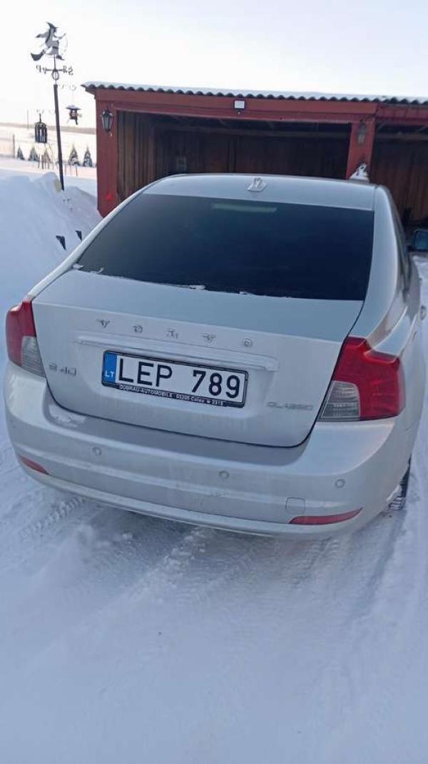 Grey Volvo S40 2012 in Pakruojis, with an engine capacity of 1.56 L and mileage of 254 thousand km for 330 €, photo 5 on AUTOMOTO.COM.LV