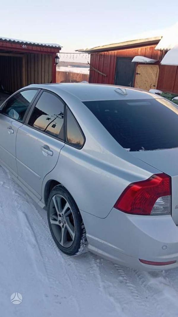 Grey Volvo S40 2012 in Pakruojis, with an engine capacity of 1.56 L and mileage of 254 thousand km for 330 €, photo 6 on AUTOMOTO.COM.LV