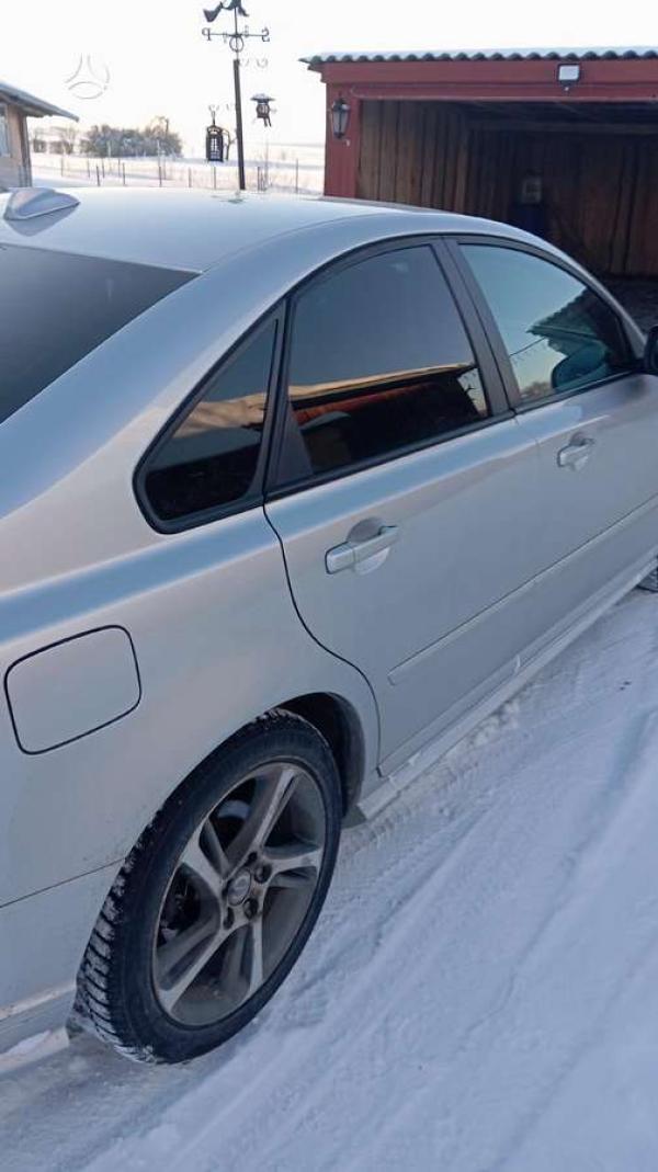 Grey Volvo S40 2012 in Pakruojis, with an engine capacity of 1.56 L and mileage of 254 thousand km for 330 €, photo 9 on AUTOMOTO.COM.LV