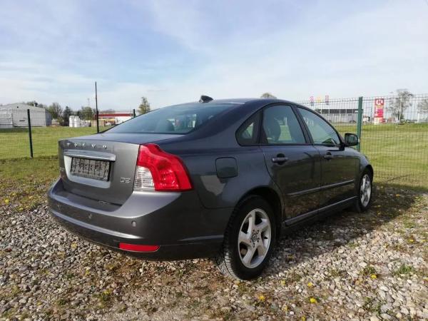 Pelēks Volvo S40 2012 Saldus, ar dzinēja tilpumu 1.60 L un nobraukumu 231 tūkst. km par 4900 €, foto 2 vietnē AUTOMOTO.COM.LV