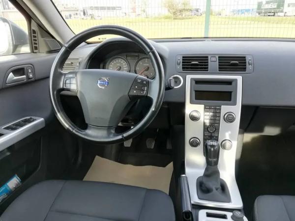 Pelēks Volvo S40 2012 Saldus, ar dzinēja tilpumu 1.60 L un nobraukumu 231 tūkst. km par 4900 €, foto 10 vietnē AUTOMOTO.COM.LV