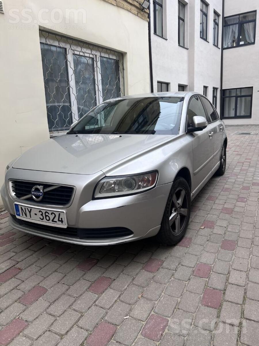 Pelēks Volvo S40 2012 Rīga, ar dzinēja tilpumu 1.60 L un nobraukumu 244 tūkst. km par 3900 €, foto 1 vietnē AUTOMOTO.COM.LV