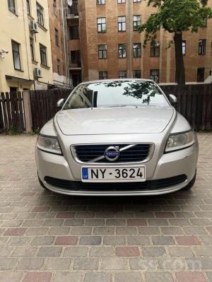 Pelēks Volvo S40 2012 Rīga, ar dzinēja tilpumu 1.60 L un nobraukumu 244 tūkst. km par 3900 €, foto 6 vietnē AUTOMOTO.COM.LV