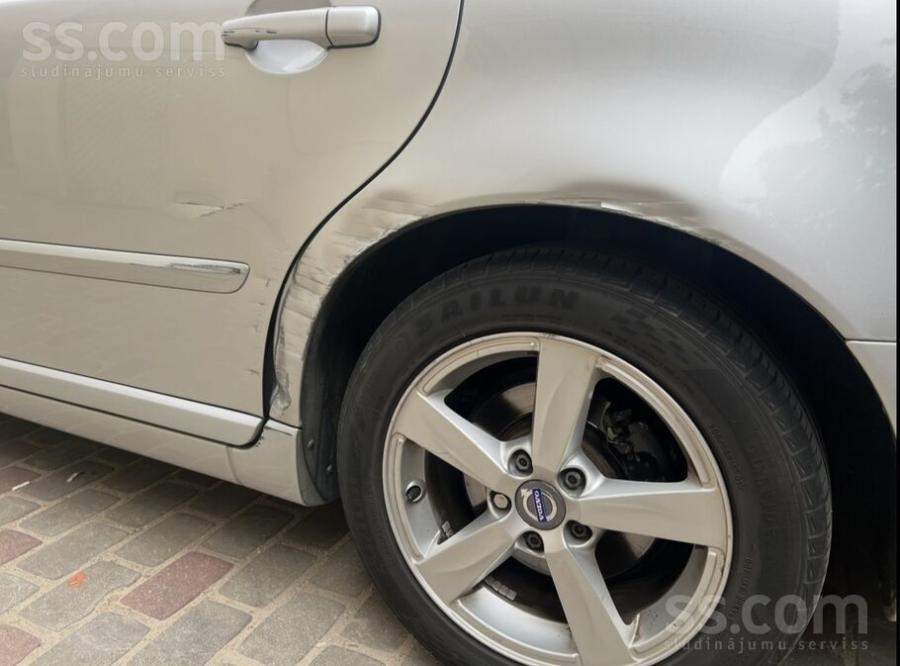 Pelēks Volvo S40 2012 Rīga, ar dzinēja tilpumu 1.60 L un nobraukumu 244 tūkst. km par 3900 €, foto 9 vietnē AUTOMOTO.COM.LV
