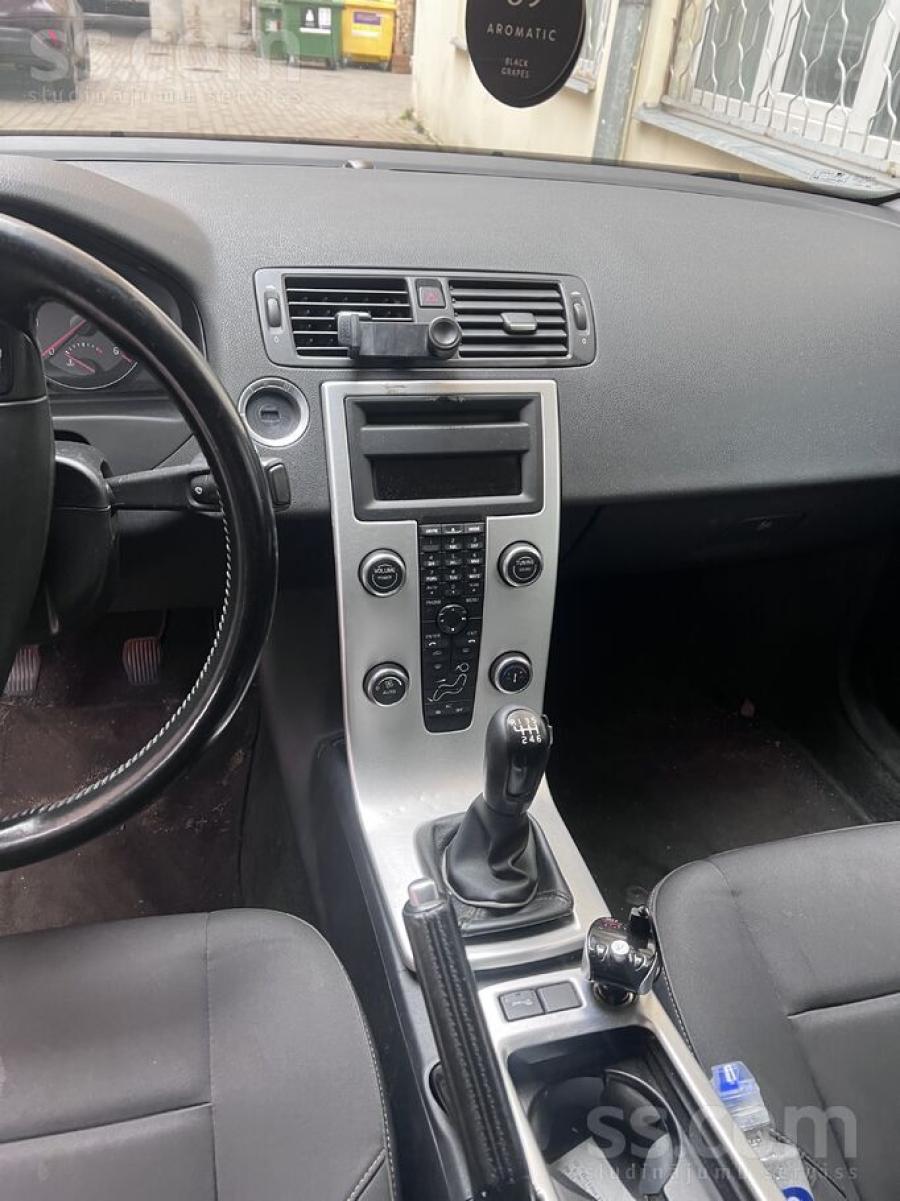 Pelēks Volvo S40 2012 Rīga, ar dzinēja tilpumu 1.60 L un nobraukumu 244 tūkst. km par 3900 €, foto 14 vietnē AUTOMOTO.COM.LV