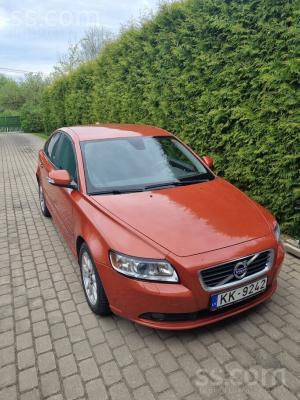 Oranžs Volvo S40 2012 Cēsis, ar dzinēja tilpumu 2.00 L un nobraukumu 365 tūkst. km par 3990 €, foto  vietnē AUTOMOTO.COM.LV