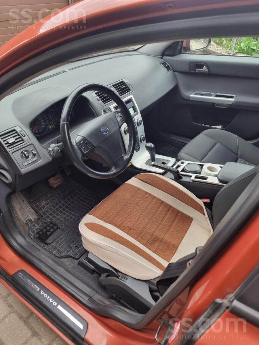 Oranžs Volvo S40 2012 Cēsis, ar dzinēja tilpumu 2.00 L un nobraukumu 365 tūkst. km par 3990 €, foto 5 vietnē AUTOMOTO.COM.LV
