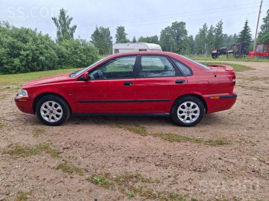 Sarkans Volvo S40 2002 Tukums, ar dzinēja tilpumu 1.80 L un nobraukumu 193 tūkst. km par 1790 €, foto 5 vietnē AUTOMOTO.COM.LV