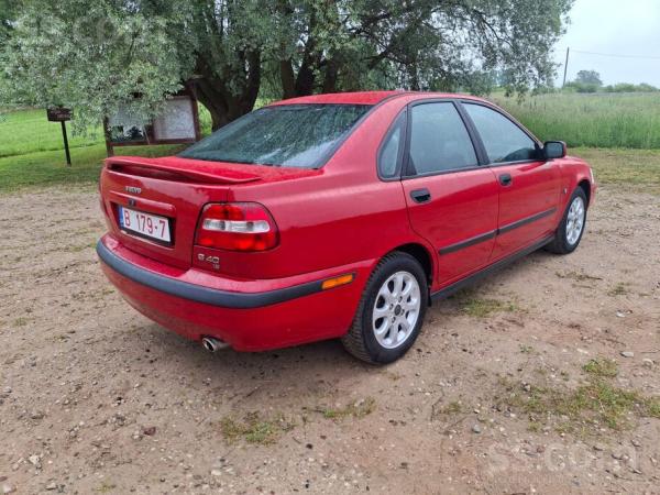 Red Volvo S40 2002 in Tukums, with an engine capacity of 1.80 L and mileage of 193 thousand km for 1790 €, photo 5 on AUTOMOTO.COM.LV