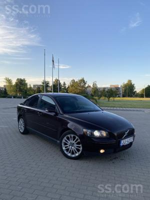 Sarkans Volvo S40 2004 Jēkabpils, ar dzinēja tilpumu 2.50 L un nobraukumu 317 tūkst. km par 2200 €, foto 3 vietnē AUTOMOTO.COM.LV