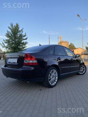 Sarkans Volvo S40 2004 Jēkabpils, ar dzinēja tilpumu 2.50 L un nobraukumu 317 tūkst. km par 2200 €, foto 4 vietnē AUTOMOTO.COM.LV