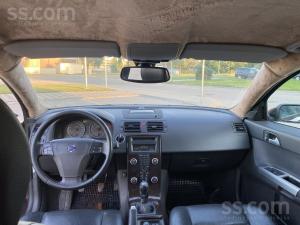 Sarkans Volvo S40 2004 Jēkabpils, ar dzinēja tilpumu 2.50 L un nobraukumu 317 tūkst. km par 2200 €, foto 8 vietnē AUTOMOTO.COM.LV