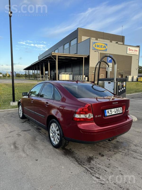 Red Volvo S40 2004 in Liepaja, with an engine capacity of 2.00 L and mileage of 309 thousand km for 2300 €, photo 1 on AUTOMOTO.COM.LV
