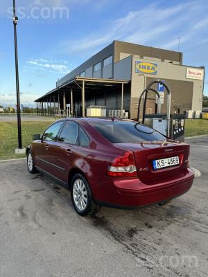 Red Volvo S40 2004 in Liepaja, with an engine capacity of 2.00 L and mileage of 309 thousand km for 2300 €, photo  on AUTOMOTO.COM.LV