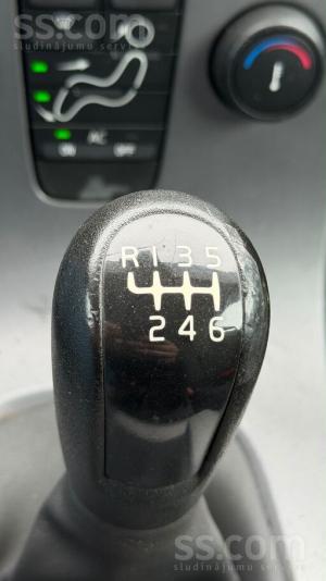 Красный Вольво С40 2004 в Рига, объемом двигателя 2.00 л и пробегом 253 тыс. км за 1950 €, фото 13 на AUTOMOTO.COM.LV