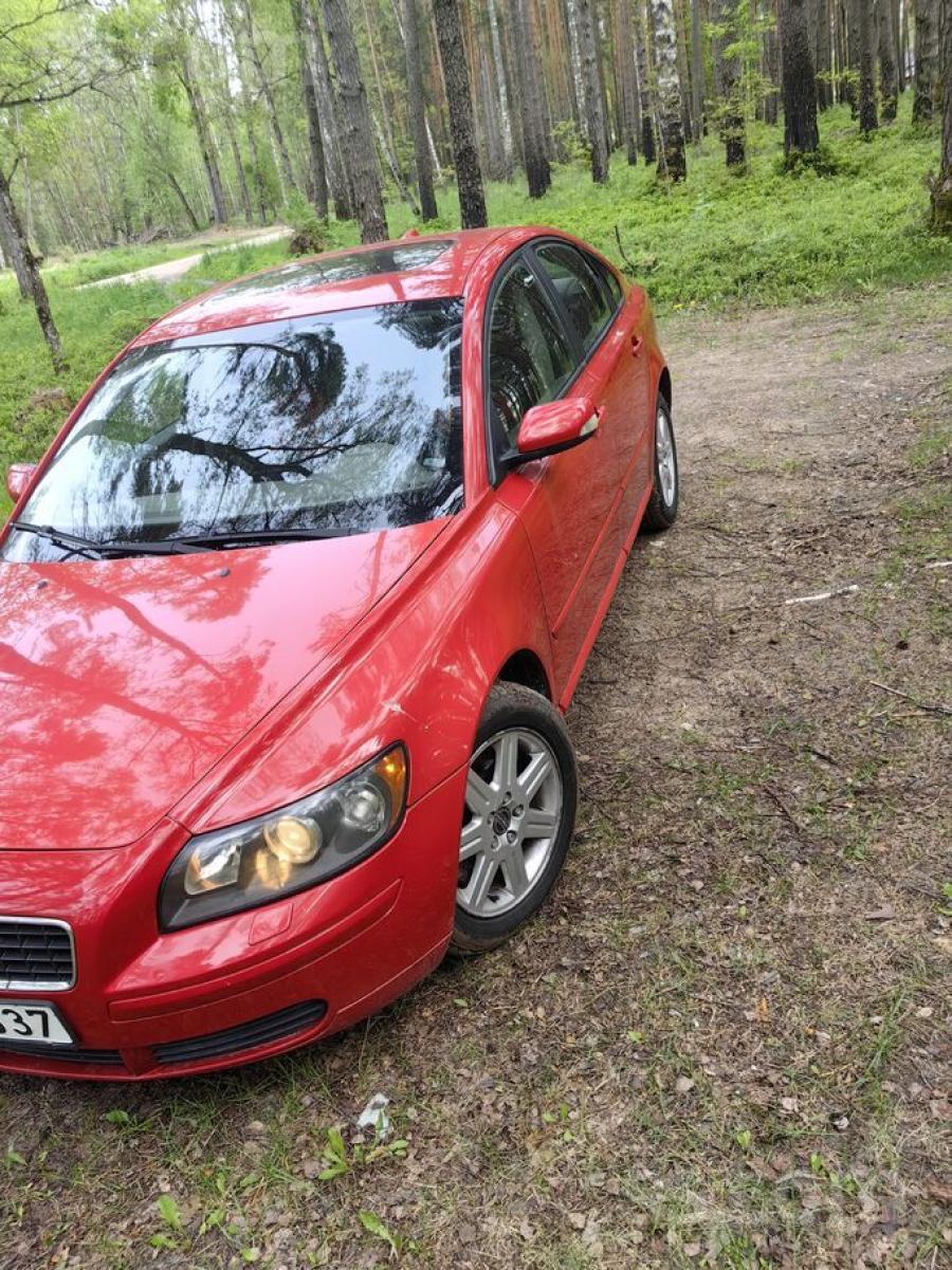 Red Volvo S40 2006 in Riga, with an engine capacity of 2.40 L and mileage of 145 thousand km for 1250 €, photo 2 on AUTOMOTO.COM.LV