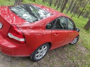 Red Volvo S40 2006 in Riga, with an engine capacity of 2.40 L and mileage of 145 thousand km for 1250 €, photo 4 on AUTOMOTO.COM.LV