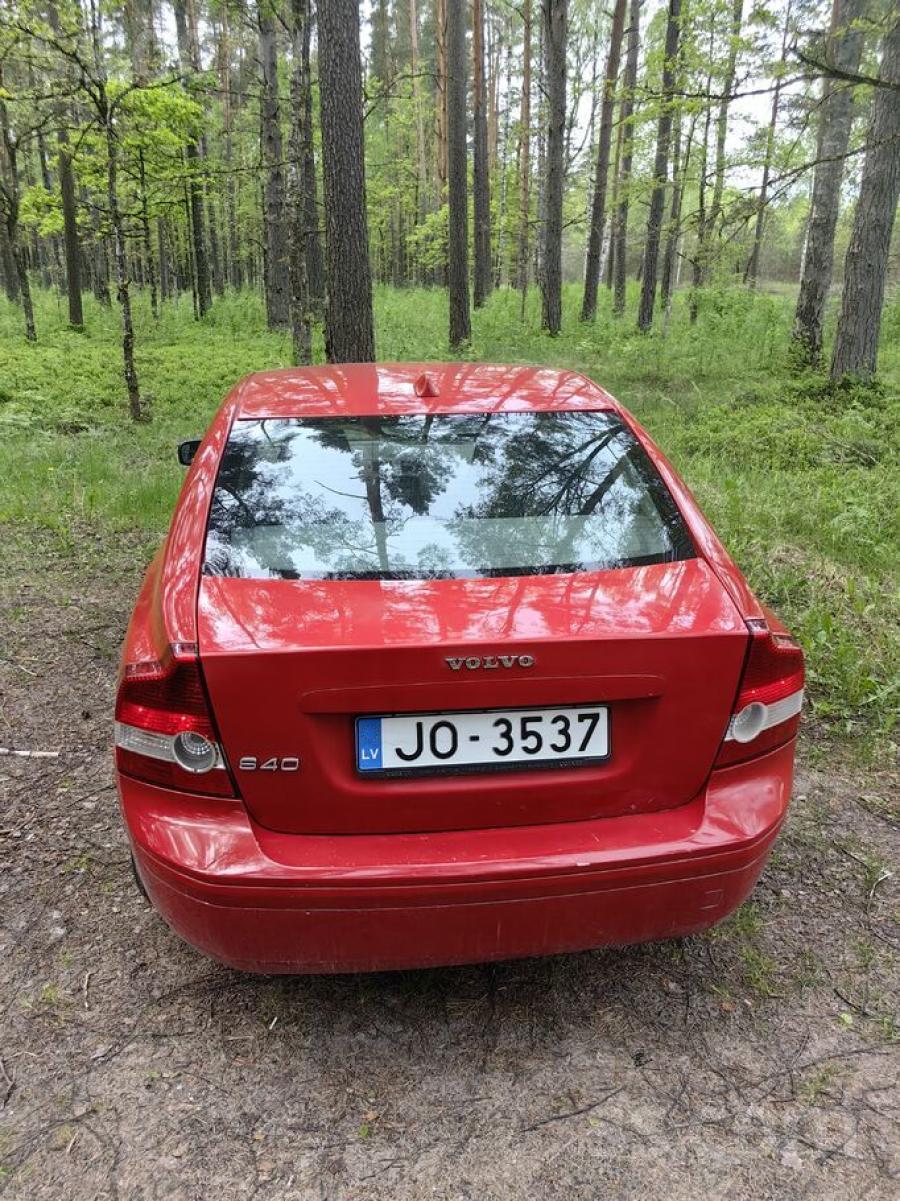 Red Volvo S40 2006 in Riga, with an engine capacity of 2.40 L and mileage of 145 thousand km for 1250 €, photo 6 on AUTOMOTO.COM.LV