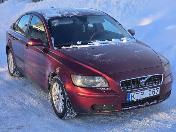 Sarkans Volvo S40 2006 Radviliškis, ar dzinēja tilpumu 2.00 L un nobraukumu 322 tūkst. km par 1250 €, foto 2 vietnē AUTOMOTO.COM.LV