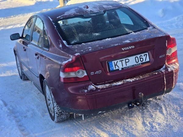 Sarkans Volvo S40 2006 Radviliškis, ar dzinēja tilpumu 2.00 L un nobraukumu 322 tūkst. km par 1250 €, foto 3 vietnē AUTOMOTO.COM.LV