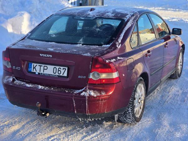 Sarkans Volvo S40 2006 Radviliškis, ar dzinēja tilpumu 2.00 L un nobraukumu 322 tūkst. km par 1250 €, foto 4 vietnē AUTOMOTO.COM.LV