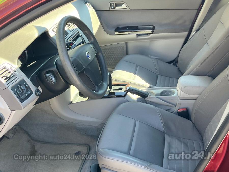 Sarkans Volvo S40 2006 Tartu, ar dzinēja tilpumu 2.40 L un nobraukumu 210 tūkst. km par 3800 €, foto 9 vietnē AUTOMOTO.COM.LV