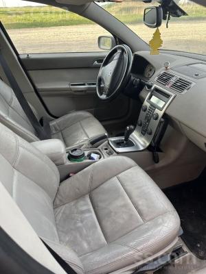 Red Volvo S40 2006 in Kuldiga, with an engine capacity of 2.40 L and mileage of 374 thousand km for 1050 €, photo 4 on AUTOMOTO.COM.LV