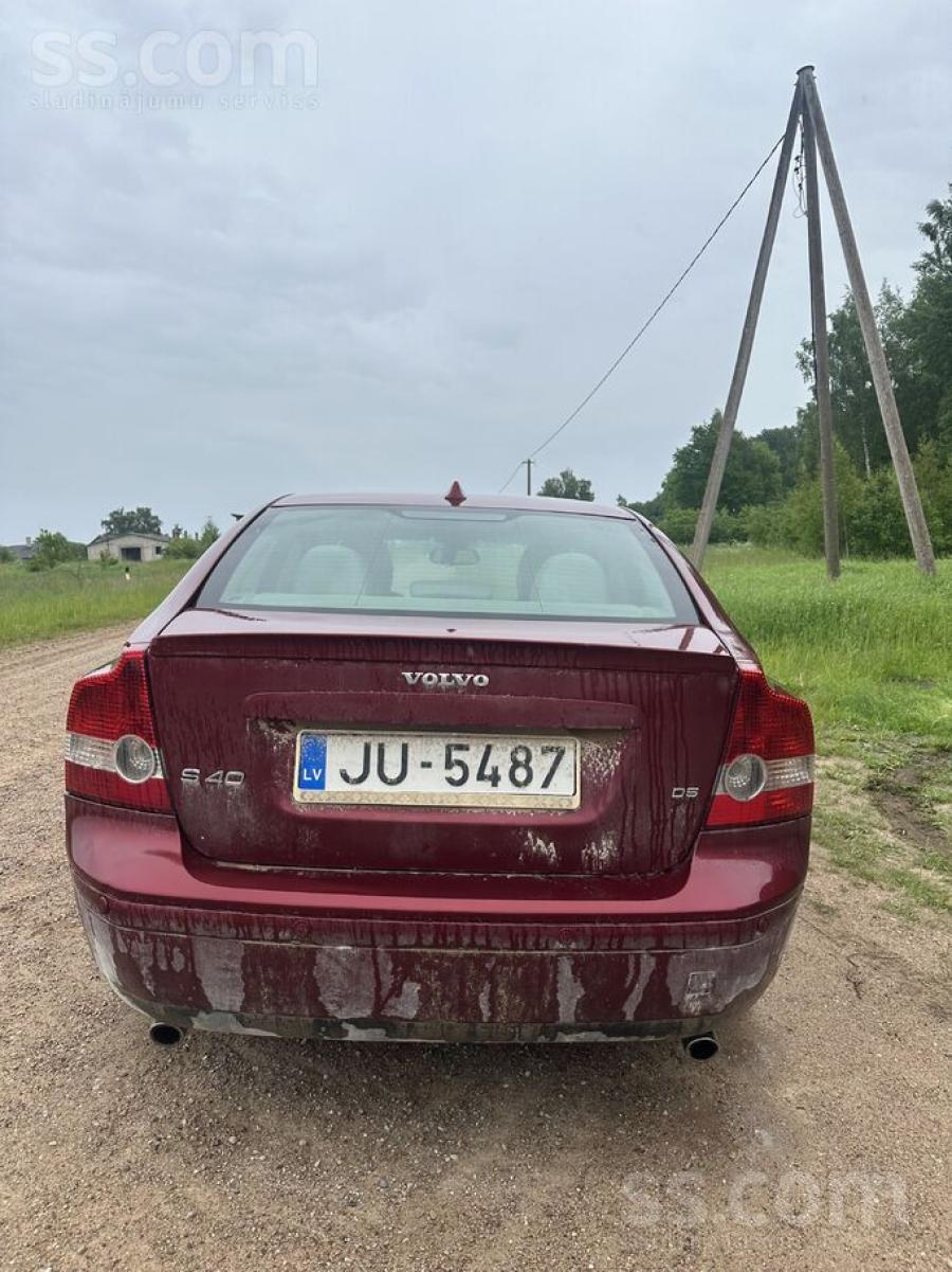 Red Volvo S40 2006 in Kuldiga, with an engine capacity of 2.40 L and mileage of 374 thousand km for 1050 €, photo 9 on AUTOMOTO.COM.LV