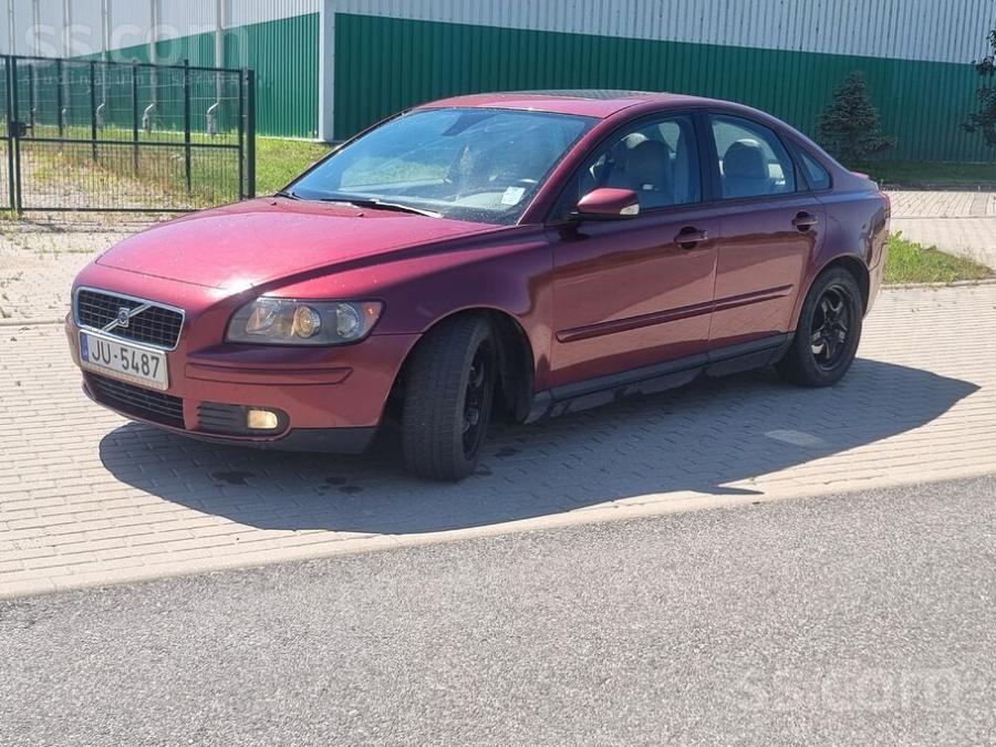 Sarkans Volvo S40 2006 Dobele, ar dzinēja tilpumu 2.40 L un nobraukumu 375 tūkst. km par 2350 €, foto 1 vietnē AUTOMOTO.COM.LV