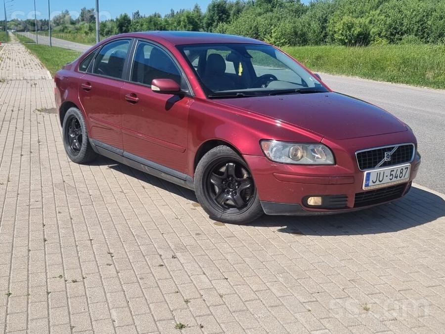 Sarkans Volvo S40 2006 Dobele, ar dzinēja tilpumu 2.40 L un nobraukumu 375 tūkst. km par 2350 €, foto 3 vietnē AUTOMOTO.COM.LV
