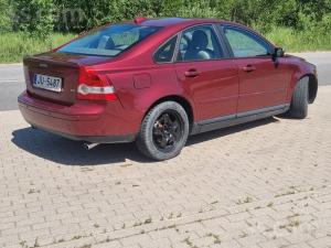 Sarkans Volvo S40 2006 Dobele, ar dzinēja tilpumu 2.40 L un nobraukumu 375 tūkst. km par 2350 €, foto 4 vietnē AUTOMOTO.COM.LV