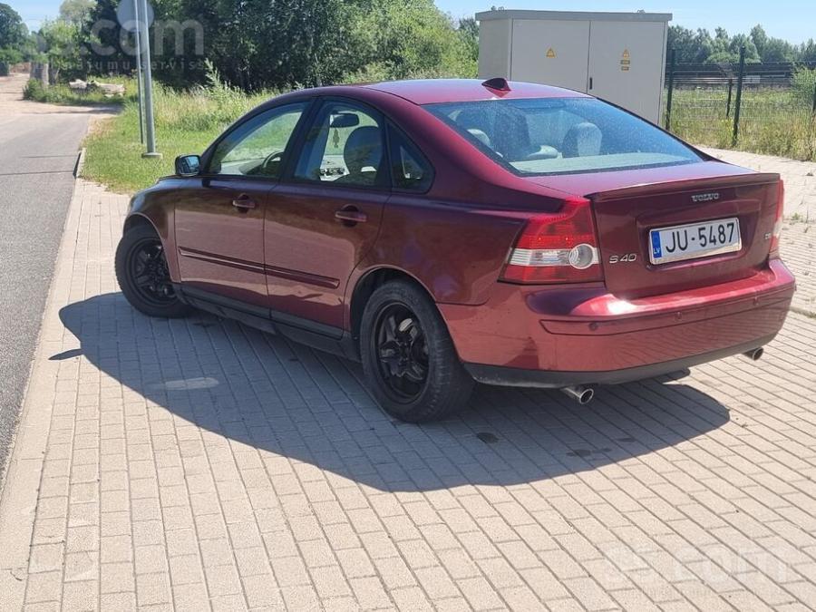 Sarkans Volvo S40 2006 Dobele, ar dzinēja tilpumu 2.40 L un nobraukumu 375 tūkst. km par 2350 €, foto 5 vietnē AUTOMOTO.COM.LV