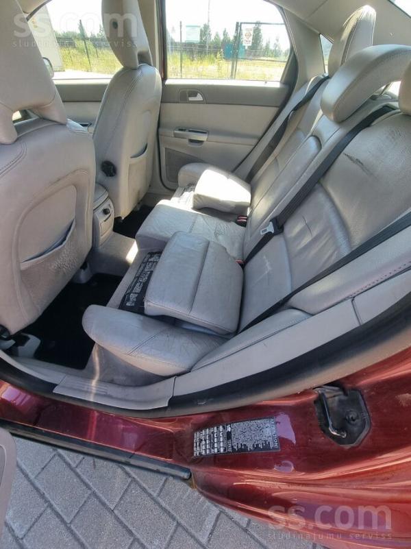 Sarkans Volvo S40 2006 Dobele, ar dzinēja tilpumu 2.40 L un nobraukumu 375 tūkst. km par 2350 €, foto 5 vietnē AUTOMOTO.COM.LV