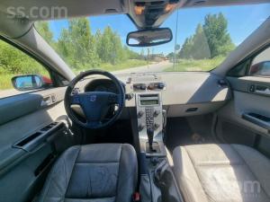 Sarkans Volvo S40 2006 Dobele, ar dzinēja tilpumu 2.40 L un nobraukumu 375 tūkst. km par 2350 €, foto 9 vietnē AUTOMOTO.COM.LV