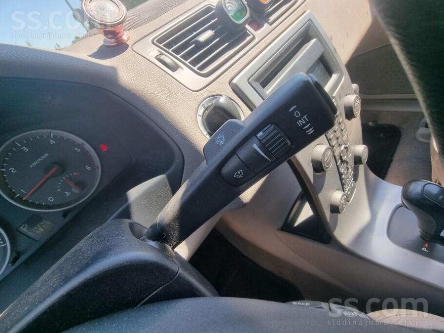 Sarkans Volvo S40 2006 Dobele, ar dzinēja tilpumu 2.40 L un nobraukumu 375 tūkst. km par 2350 €, foto 12 vietnē AUTOMOTO.COM.LV